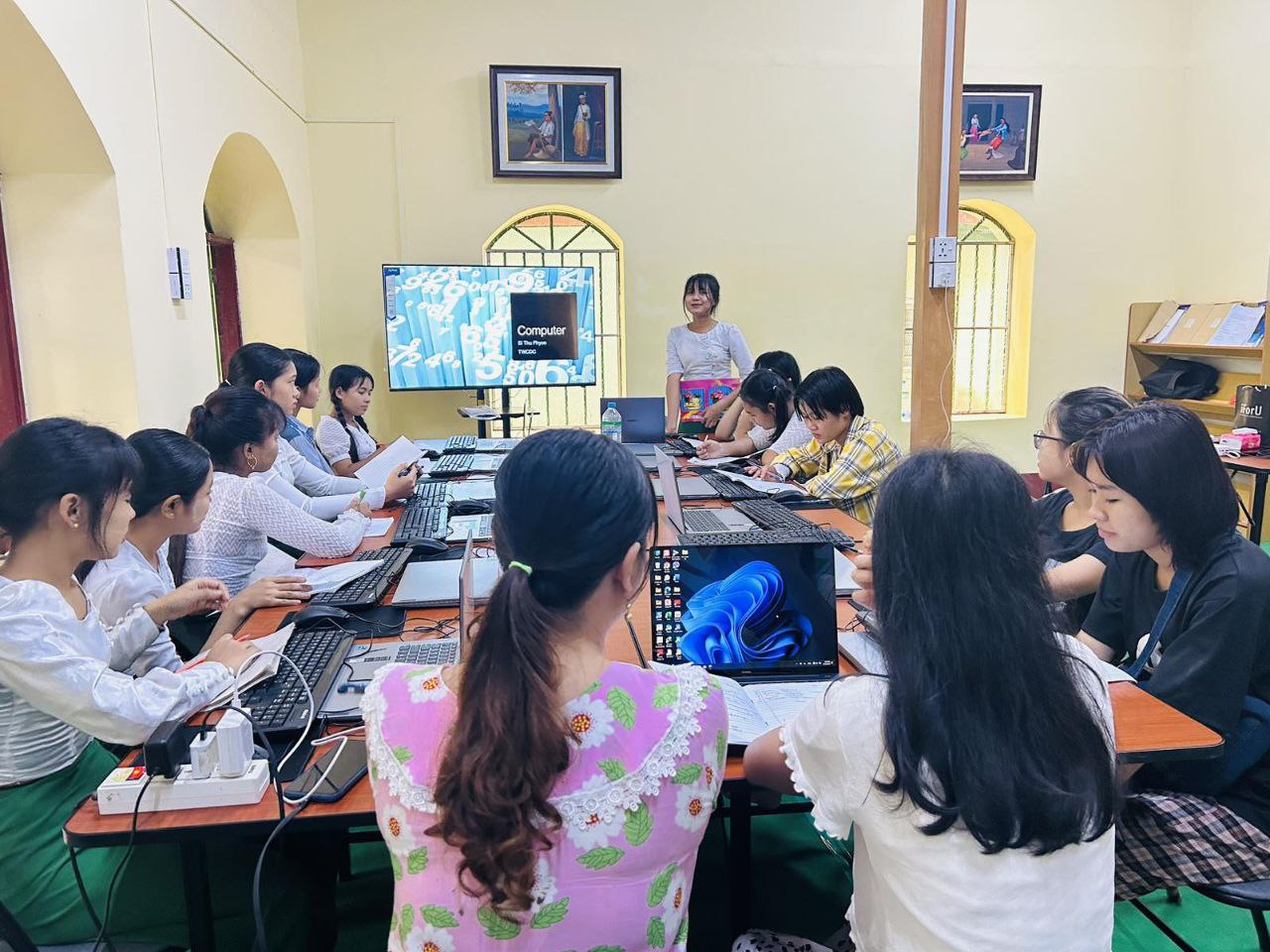 အူရီဒူးမြန်မာ၏ ပံ့ပိုးမှုနှင့်အတူ Tech Age Girls Myanmar (နည်းပညာခေတ ...
